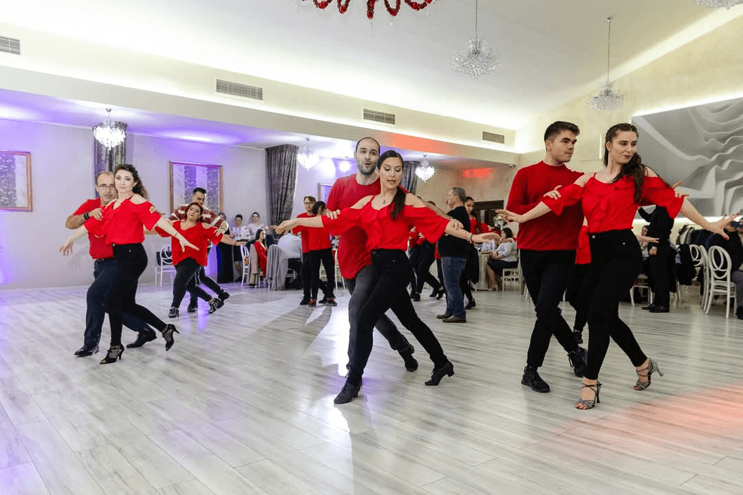 Dansuri Populare Bucuresti | In Pasi de Dans