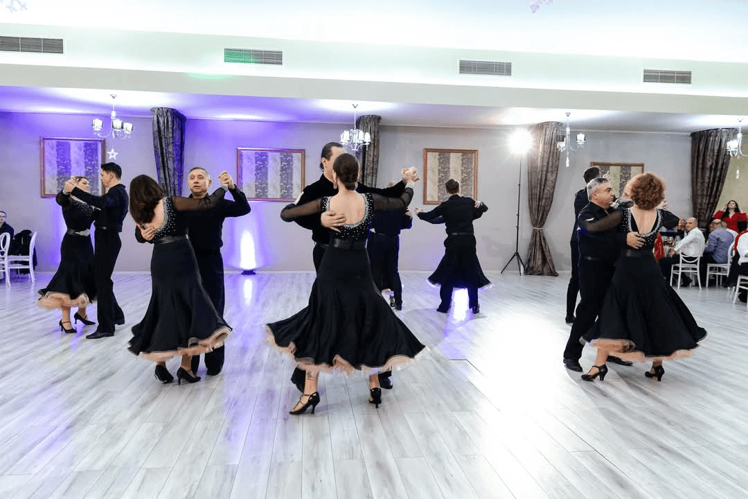 Dansuri Populare București – Horă, Sârbă, Brașoveancă | În Pași de Dans